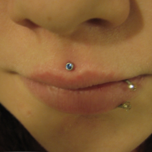 Flexible plastic gem labret 14g 3/8" Light blue gem