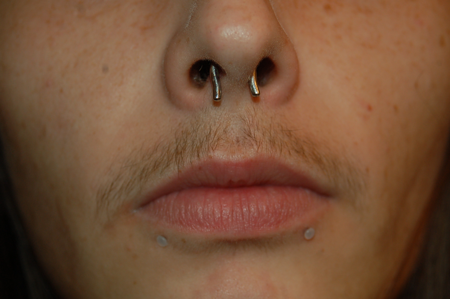Flexible labret retainer