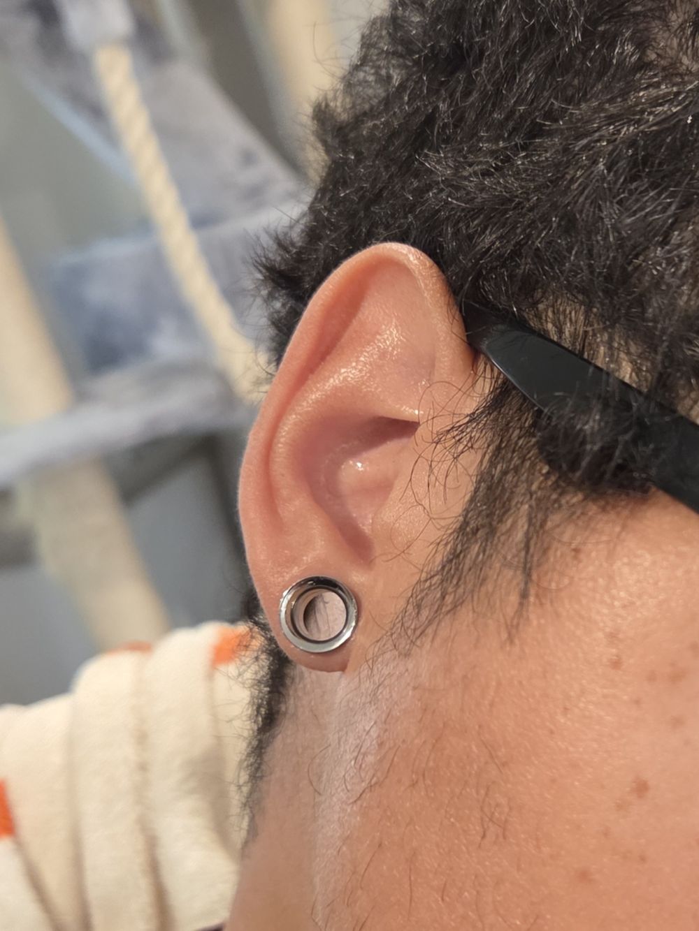 Titanium Internally Threaded Eyelet