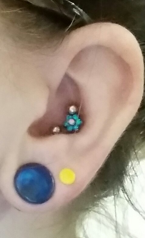 Custom Order Titanium Flatback Labret With Gemmed Flower