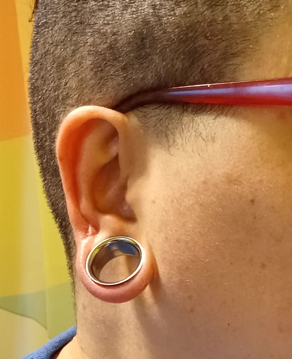 Titanium Internally Threaded Eyelet