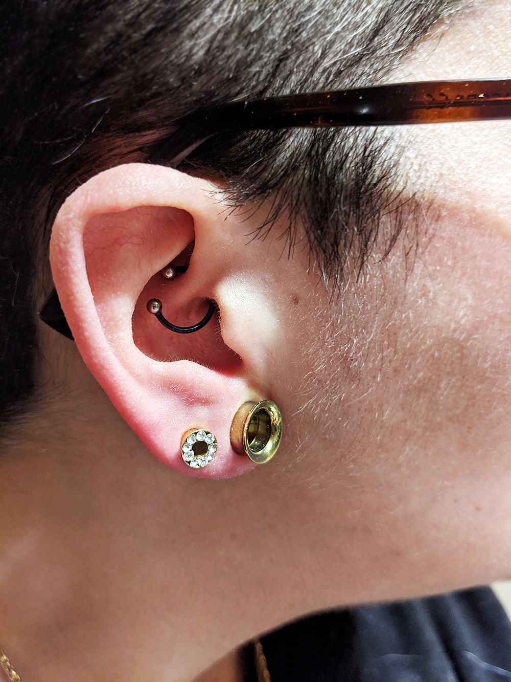 Steel Gemmed Halo Eyelet | Gauges | Screw Back