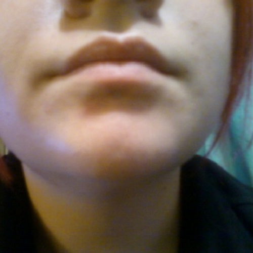 Flexible labret retainer